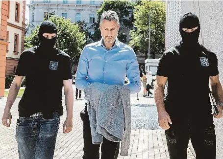Klíčový muž kauzy STAN se vzdal policii - PressReader