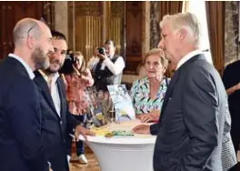 Fred uit Hasselt als held gehuldigd door koning Filip - PressReader