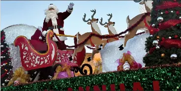 Fort Macleod Santa Claus parade kicks off holidays - PressReader