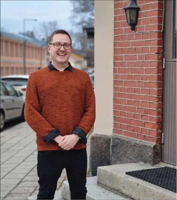 Efter 26 år till sjöss – nu tar han över Fabbes Café - PressReader