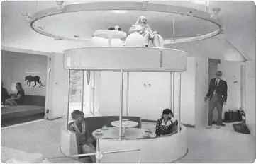 SPIES’ VILDE UFO-VILLA - PressReader