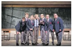 L’acteur rambolitai­n Maxence Seva triomphe dans la pièce Le Cercle des ...