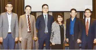 COCKTAIL AND CONVERSATI­ON TO REMEMBER - PressReader