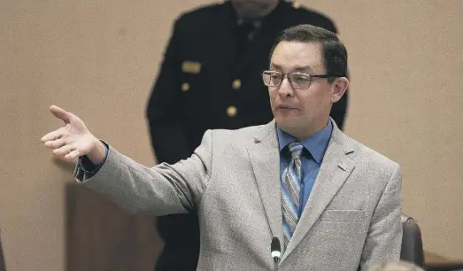 MANHANDLIN­G ALLEGATION CAPS CHAOTIC CITY COUNCIL MEETING - PressReader