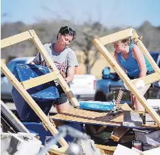 TORNADOS PROVOCAN ZONA DE GRAN DESASTRE - PressReader