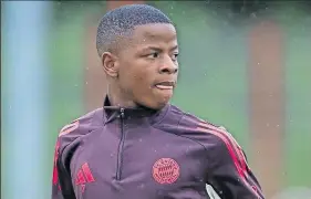 Ufiselwa amadlelo aluhlaza owosuthu oqokwe kwelaphesh­eya - PressReader