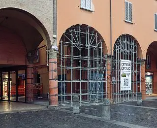 Via Petroni, ipotesi sostituzio­ne colonna lesionata e stop ai bus ...