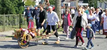 Boock feiert mit Festumzug, Lasershow und Partyband groß Geburtstag ...