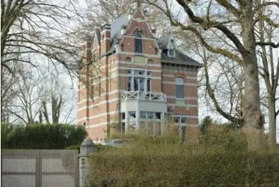 Villa ’t Kasteeltje in Hoeselt mag blijven staan en staat te koop ...