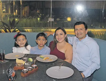 NOCHES EN PORFIRIO’S - PressReader