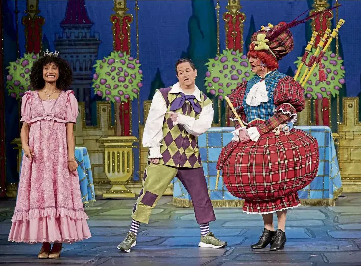 It’s behind you! Actor’s 10 years as ‘panto king’ - PressReader