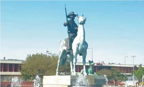 Estátua do Rei Mandume é a maior atracção turística - PressReader