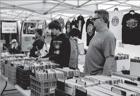 Santa Clarita says goodbye to Saugus swap meet - PressReader
