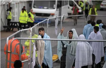 ‘Armed’ detainees cause disturbanc­e at UK immigratio­n centre - PressReader