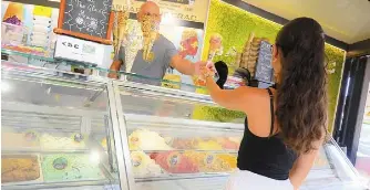 Sous le feu du jour, les villes attendent la fraîcheur du soir - PressReader