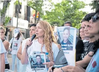 Piden justicia por un operario que murió sepultado por arena - PressReader