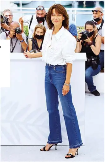 Jeans classico o rivisitato da abbinare con fantasia - PressReader