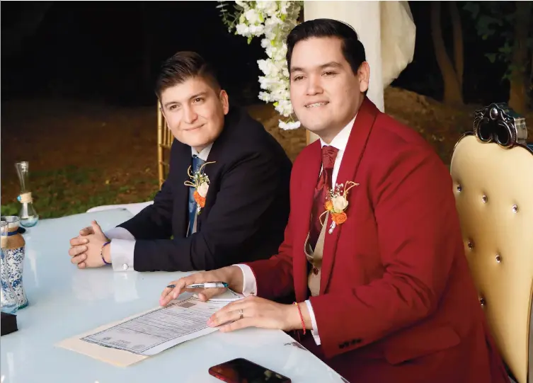Sergio y Fernando celebran su matrimonio - PressReader