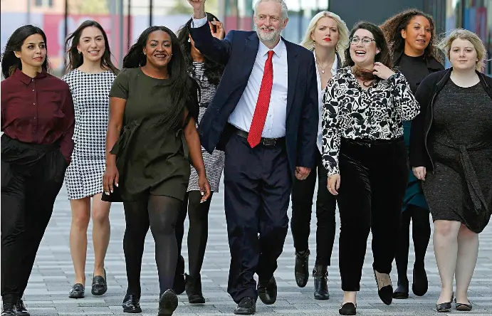 Jeremy and his posse of lefty ladies - PressReader