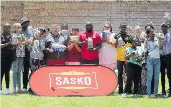 Sasko gives APD residents a slice of festive season spoils - PressReader