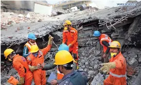 3 firefighte­rs killed, 9 hurt in building collapse - PressReader