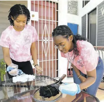 Young entreprene­urs cash in on tie-dye fashion trend - PressReader