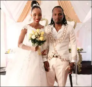 Ugeqa amagula 'ngomjolo' nomfazi kaBhaka - PressReader