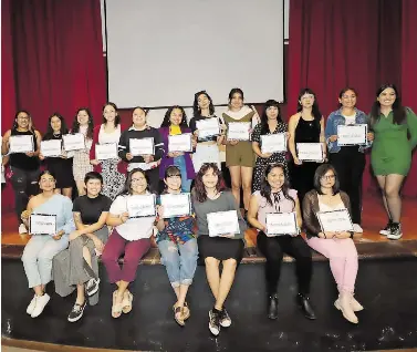 Mirada de artistas mujeres jóvenes - PressReader