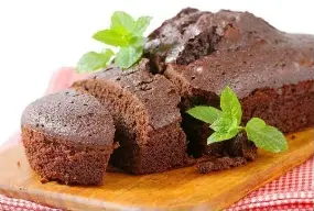 Nigella Lawson's indulgent Guinness gingerbrea­d recipe - PressReader