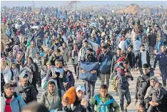 Displaced Gazans cross Gaza Strip - PressReader