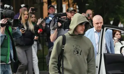 Husband of jailed Russian blogger signs up for Ukraine war to secure ...