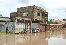 Chuvas desalojam milhares de famílias na vila do Soyo - PressReader