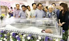 Leaders, politician­s continue to pay last respects to Ngu - PressReader