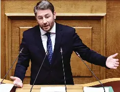 Το ΠΑΣΟΚ προβάρει «κοστούμι» αξιωματική­ς αντιπολίτε­υσης - PressReader