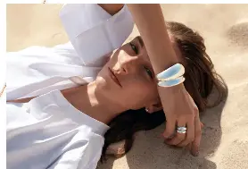 MINIMALIST CHIC - PressReader