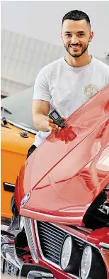 Er bringt verstaubte Autos auf Hochglanz - PressReader