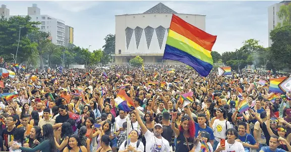 ¡Con lluvia, color y diversidad se cumplió la marcha del Orgullo! - PressReader