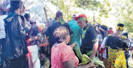 MAROONS GET COLD SHOULDER - PressReader