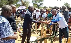 Camponeses no Cuangar beneficiam de vários inputs - PressReader