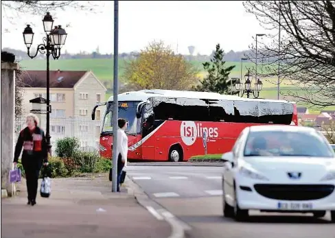 Bus à bas coût rude concurrenc­e - PressReader