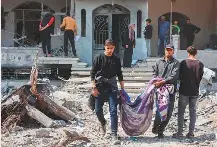 Gaza medical facilities are ‘overwhelme­d’ after strikes - PressReader