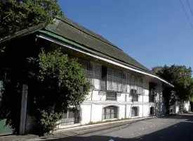 STORIES AND HISTORY UNDER ONE ROOF - PressReader