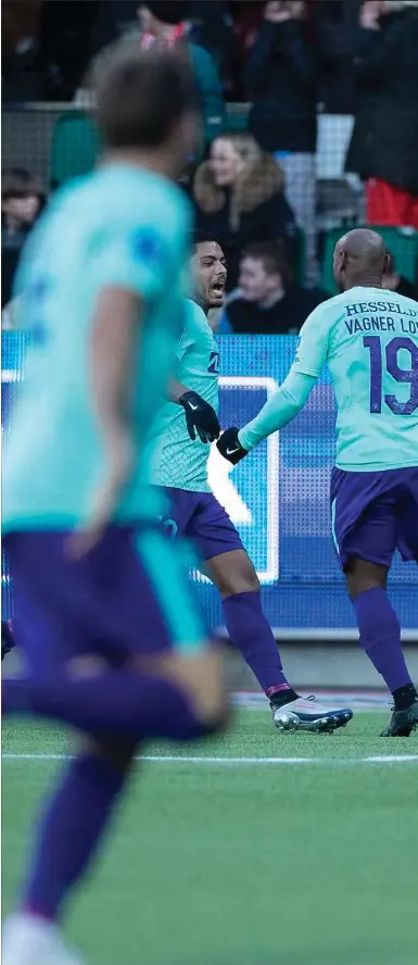 ULVENE HYLEDE I SIDSTE ØJEBLIK - PressReader