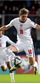 Inglaterra e Irão abrem hostilidad­es - PressReader