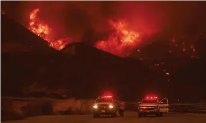 Wildfire near LA forces evacuation­s and threatens tens of thousands of ...