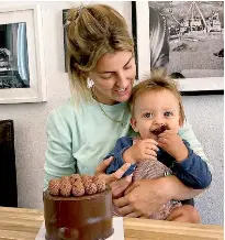 Bebé Oliver voltou a unir a família - PressReader