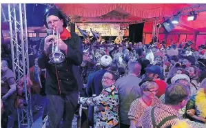 Janz jeck – im Zelt in Opladen und in den Sälen - PressReader