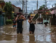 Tropical storm Nalgae wreaks havoc across Philippine­s - PressReader