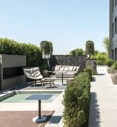 OUTDOOR SHOWROOM - PressReader