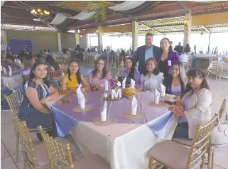 Se lleva a cabo ameno convivio - PressReader